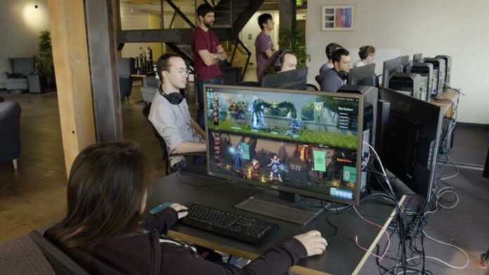 Selfishness Leads to Success in Gaming: the Power of Personal Focus